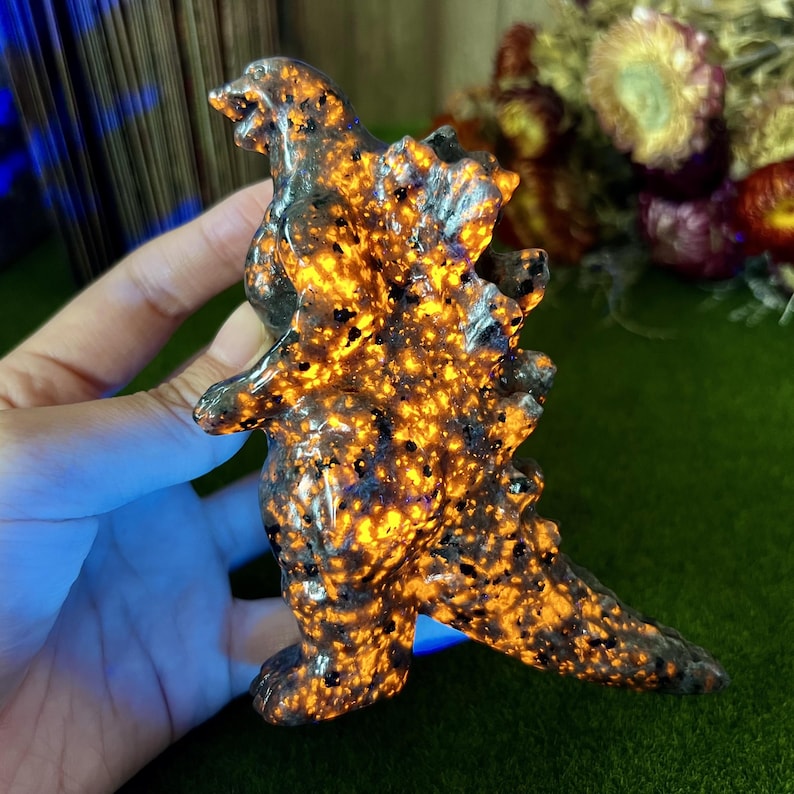 Yooperlite Godzilla Figurine, UV Reactive Fluorescent Crystal Carving ...