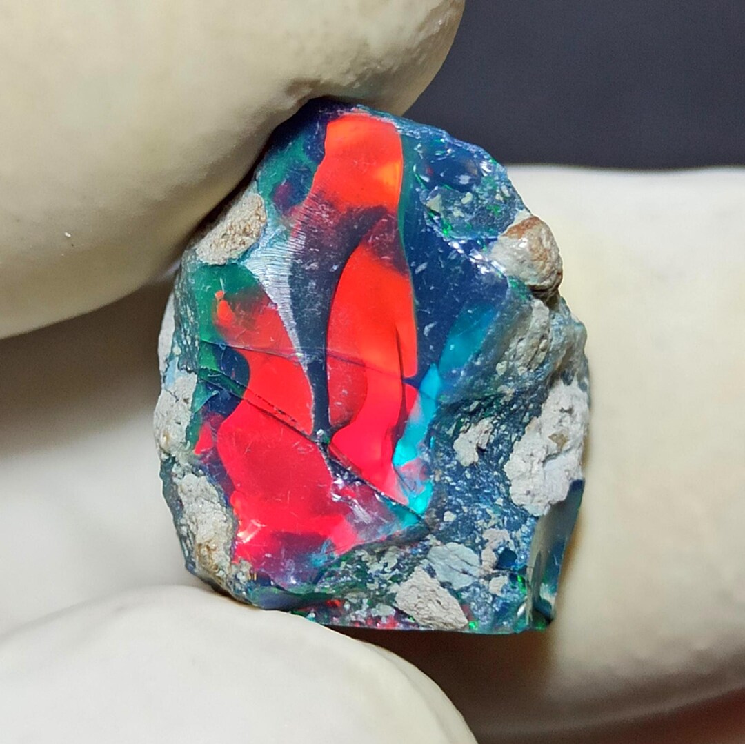 Ethiopian Black Opal Rough: Raw Opal Stone (8.40 Cts, 16x13x9.5 MM ...