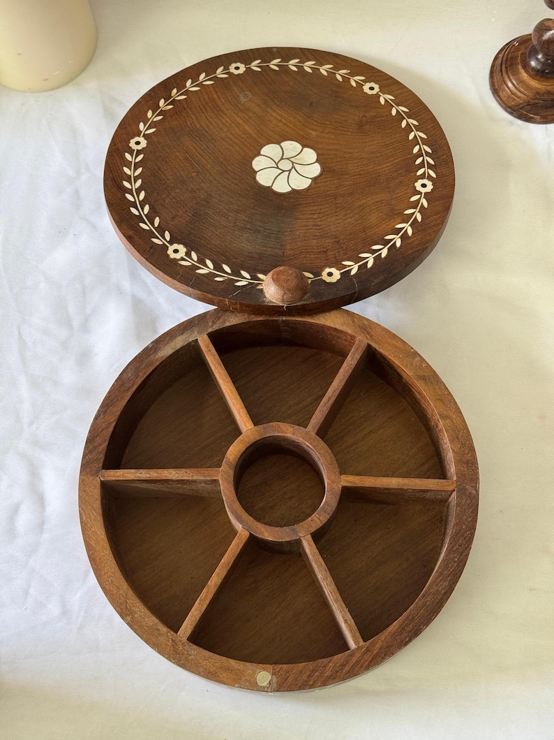 Wooden Spice Box With Lid – Round Spice Box With 7 Compartments – Inlay ...