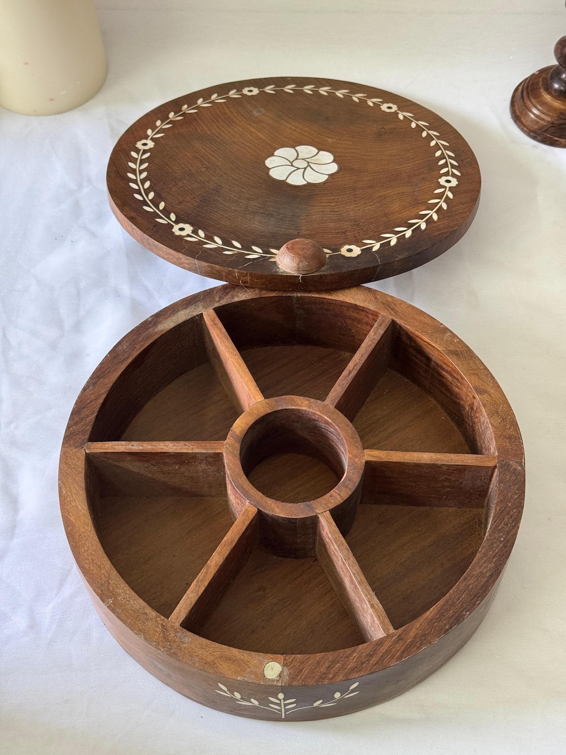 Wooden Spice Box With Lid – Round Spice Box With 7 Compartments – Inlay ...