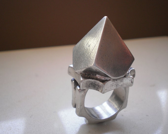 Gothic Pyramid Ring - Etsy