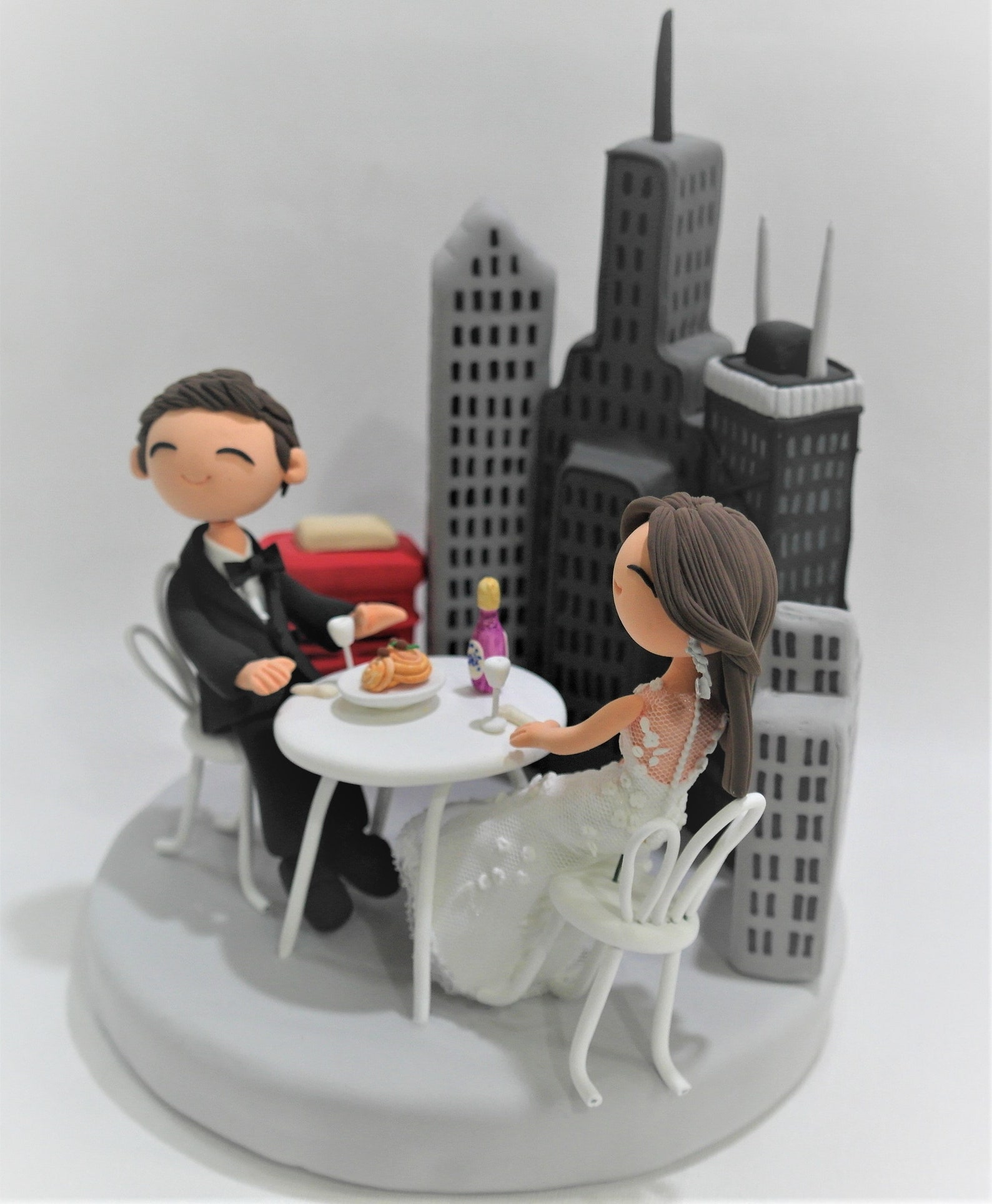 Chicago Couple Wedding Cake Topper | Etsy