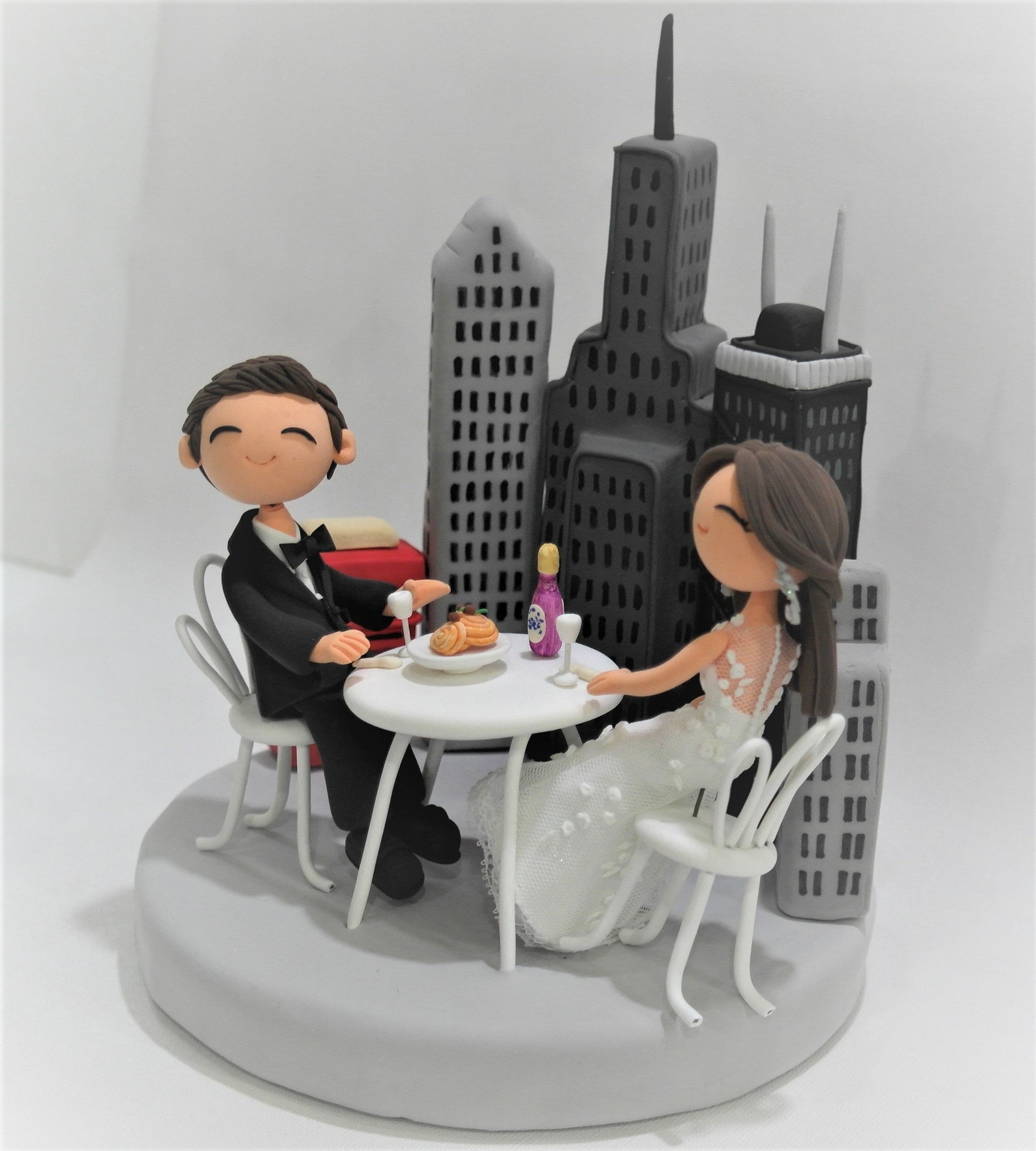 Chicago Couple Wedding Cake Topper | Etsy