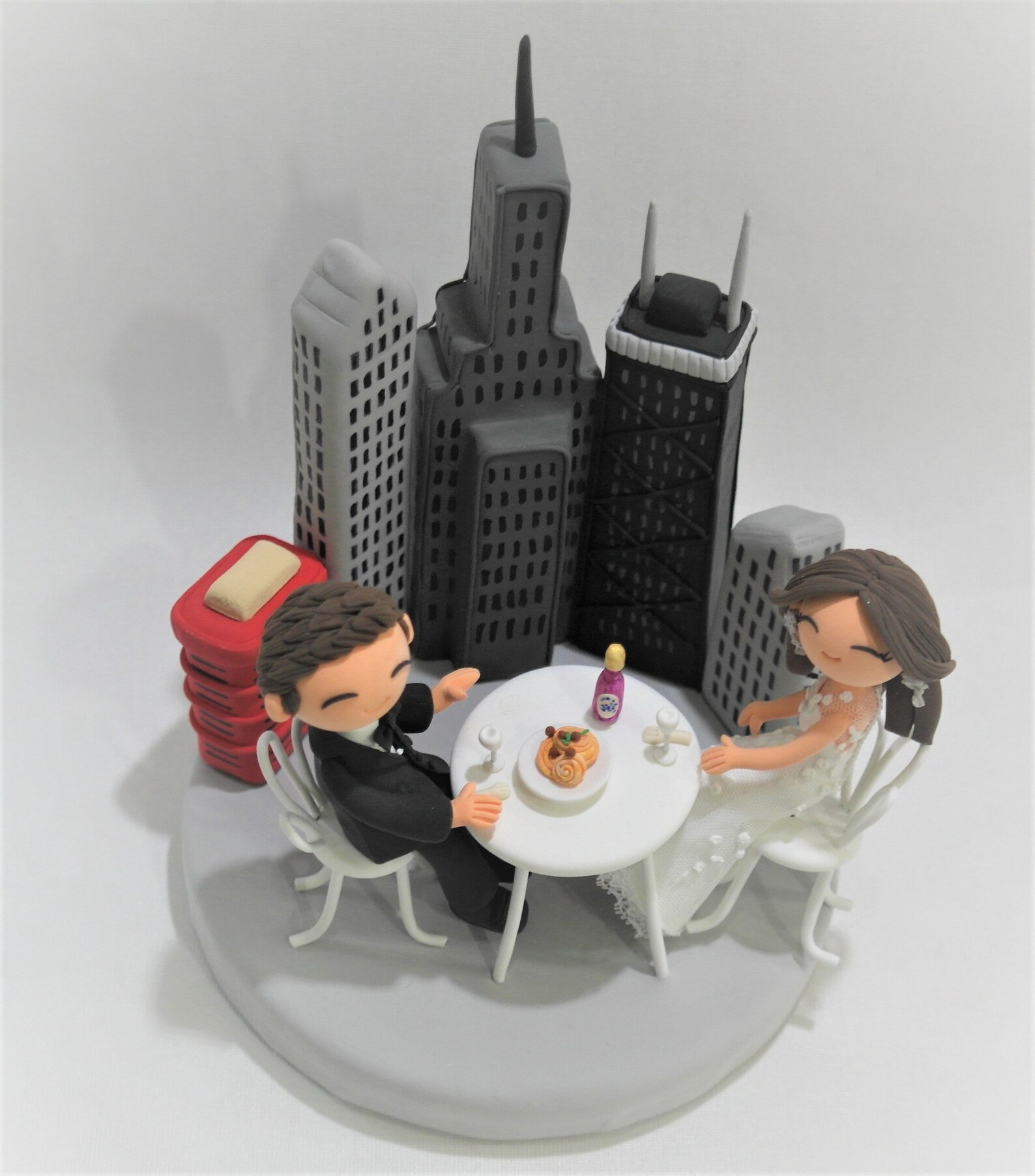 Chicago Couple Wedding Cake Topper | Etsy