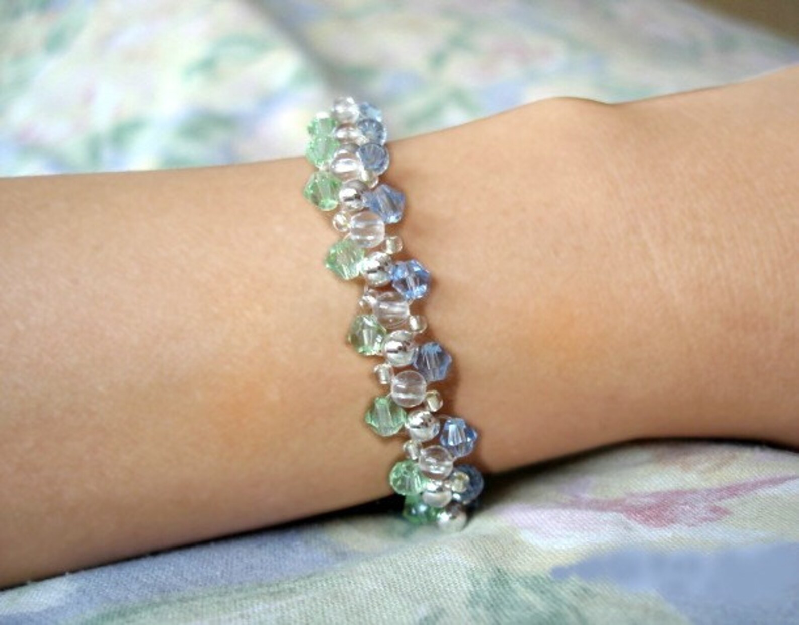 Beading Tutorial - Beaded Ocean Waves Bracelet Pattern, Bicone Tutorial ...