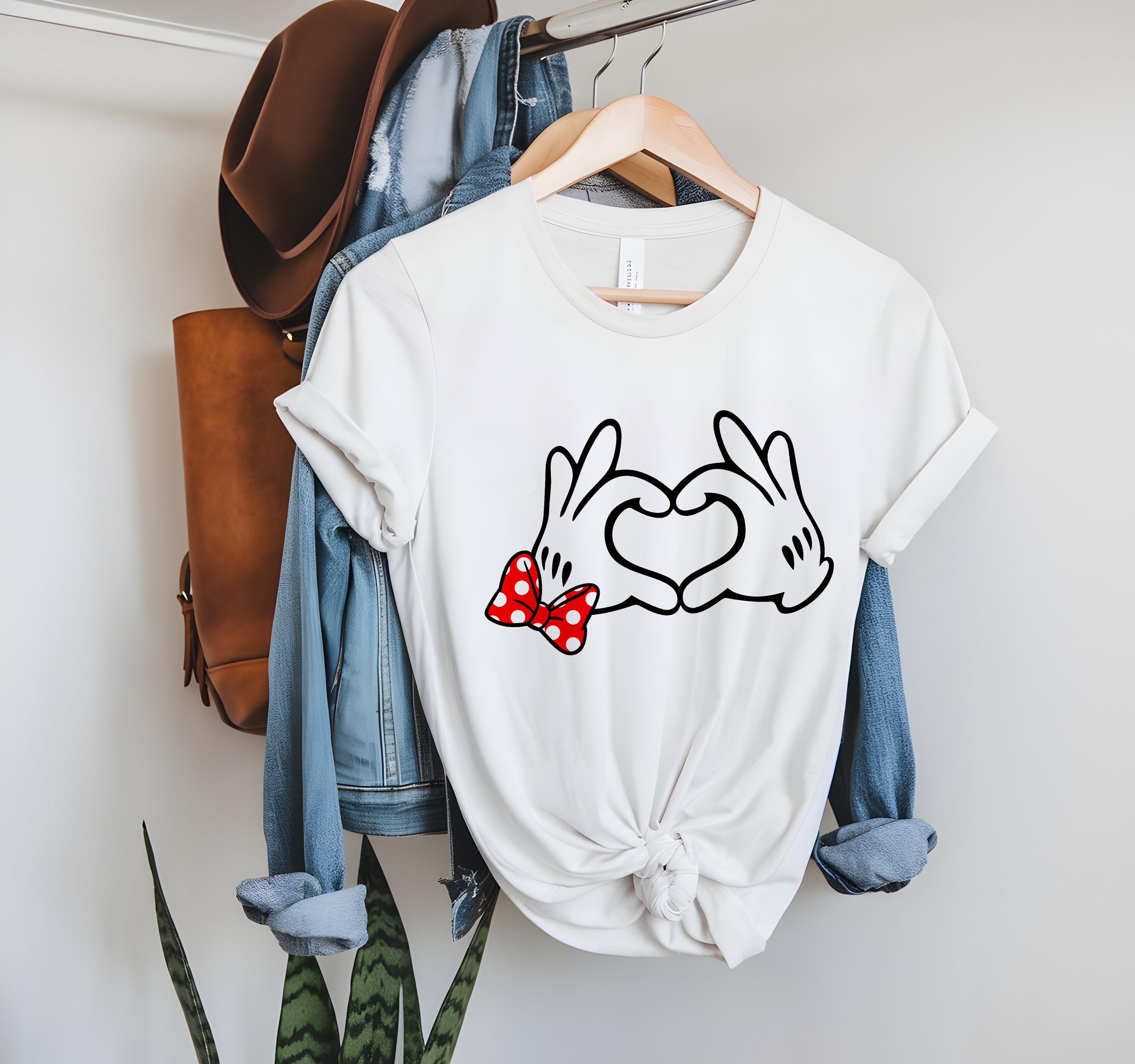 Mickey and Minnie Hands PNG Love Hand Heart PNG Mickey Mouse Gloves ...