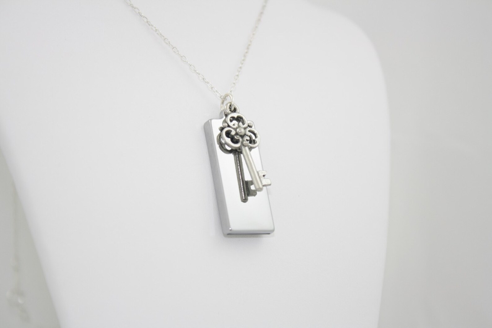 2GB USB Memory Silver Necklace - Etsy