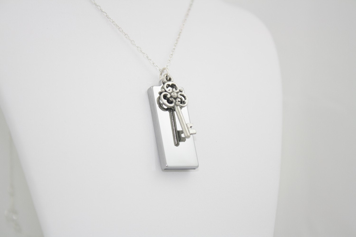 2GB USB Memory Silver Necklace - Etsy