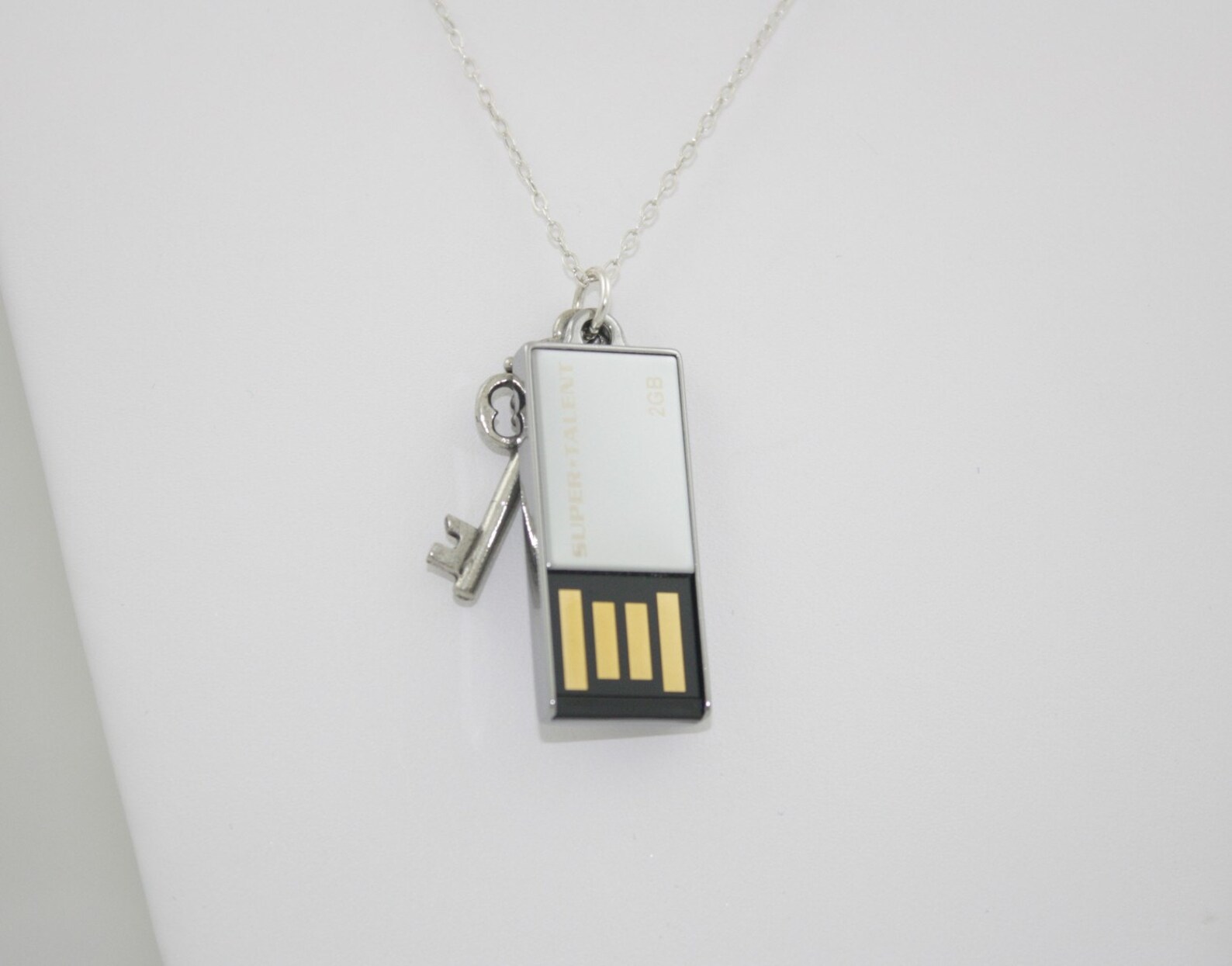 2GB USB Memory Silver Necklace - Etsy