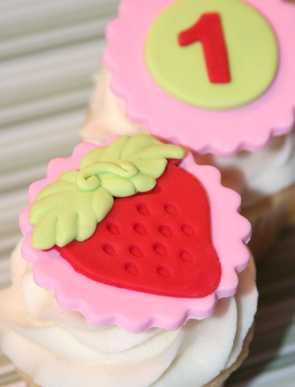 Fondant Cupcake Toppers Strawberry - Etsy Fondant Cupcake Toppers Strawberry - Etsy