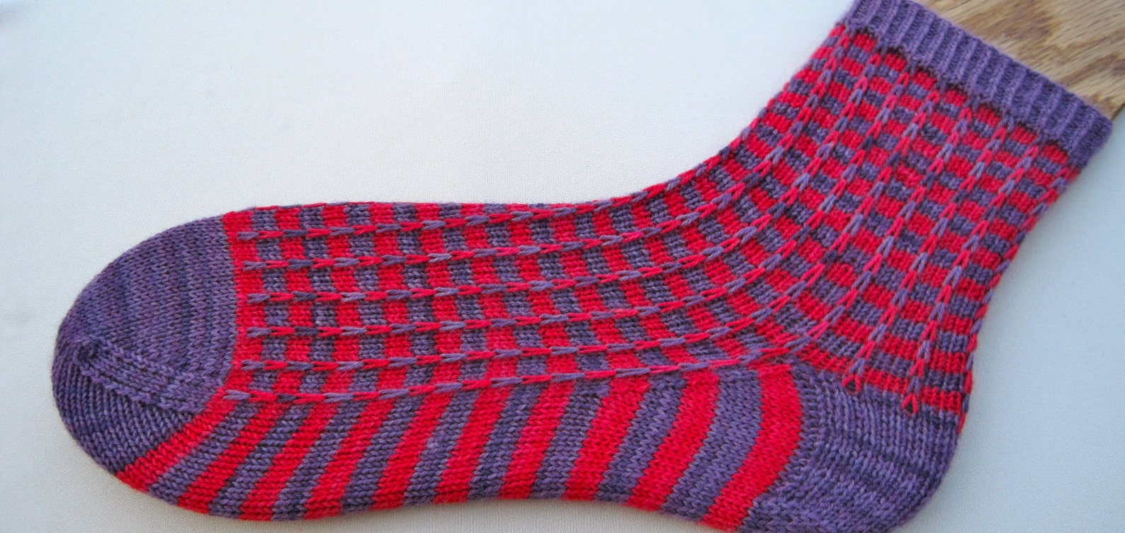 Knit Sock Pattern: Easy Two Color Mismatched Socks Knitting Pattern - Etsy