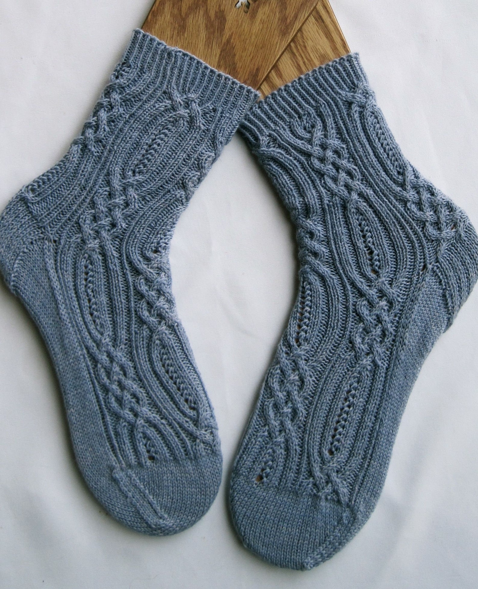 Elkridge Cabled Socks Knitting Pattern (PDF Pattern) - Etsy