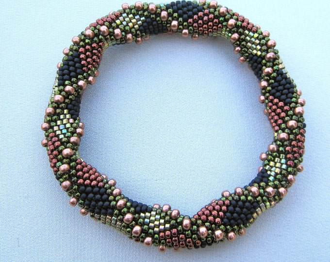 Bead Crochet Pattern: Two Way Spiral Surrounding Parallelograms Bead ...