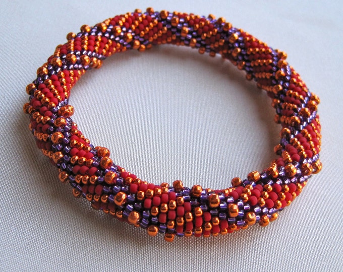 Bead Crochet Pattern: Two Way Spiral Surrounding Parallelograms Bead ...