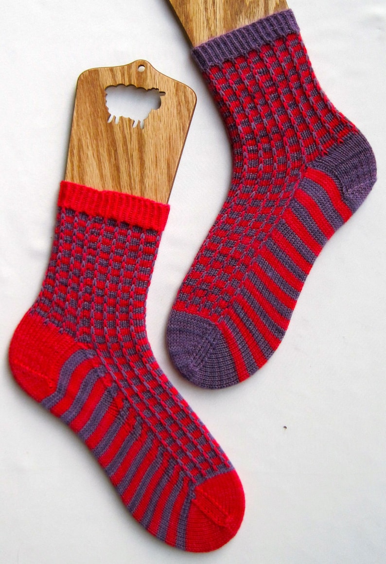 Knit Sock Pattern: Easy Two Color Mismatched Socks Knitting - Etsy