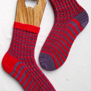 Knit Sock Pattern: Easy Two Color Mismatched Socks Knitting Pattern - Etsy