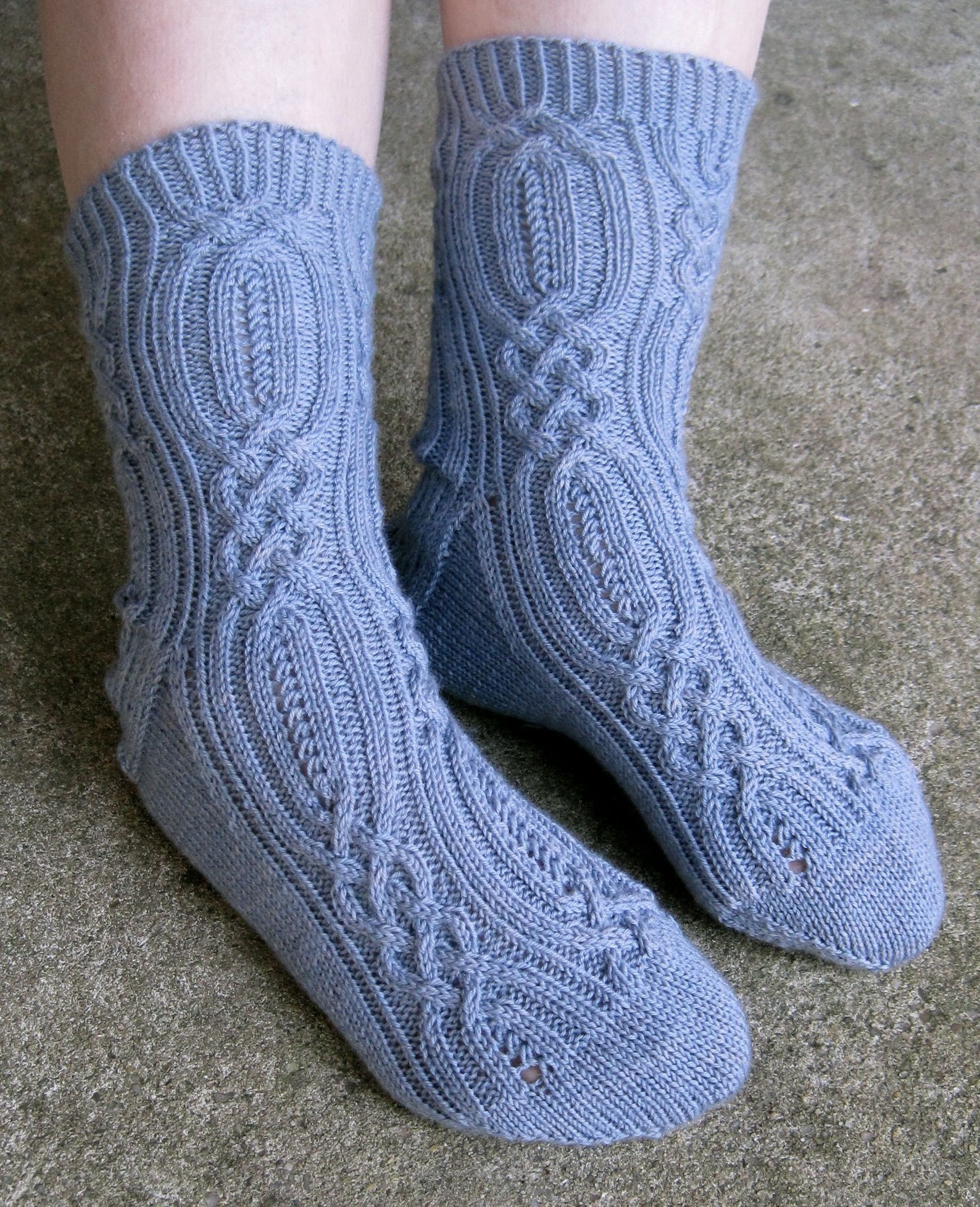 Elkridge Cabled Socks Knitting Pattern (PDF Pattern) - Etsy