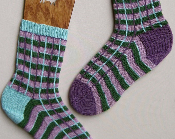 Knit Sock Pattern: Mismatched Window Pane Socks - Etsy