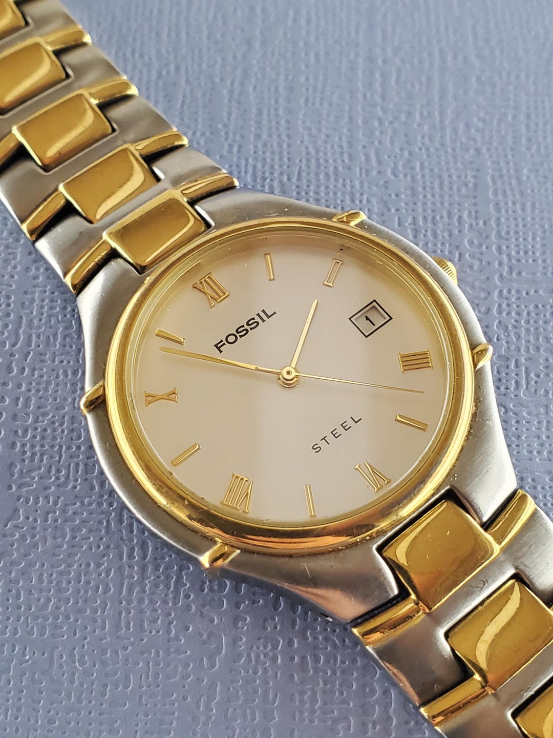 2000s Unisex Fossil Steel Two Tone Quartz Watch With Date and Two Tone ...