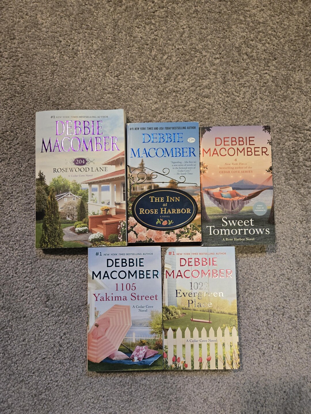 Debbie Macomber Small-town Romance Set – Rose Harbor & Cedar Cove ...