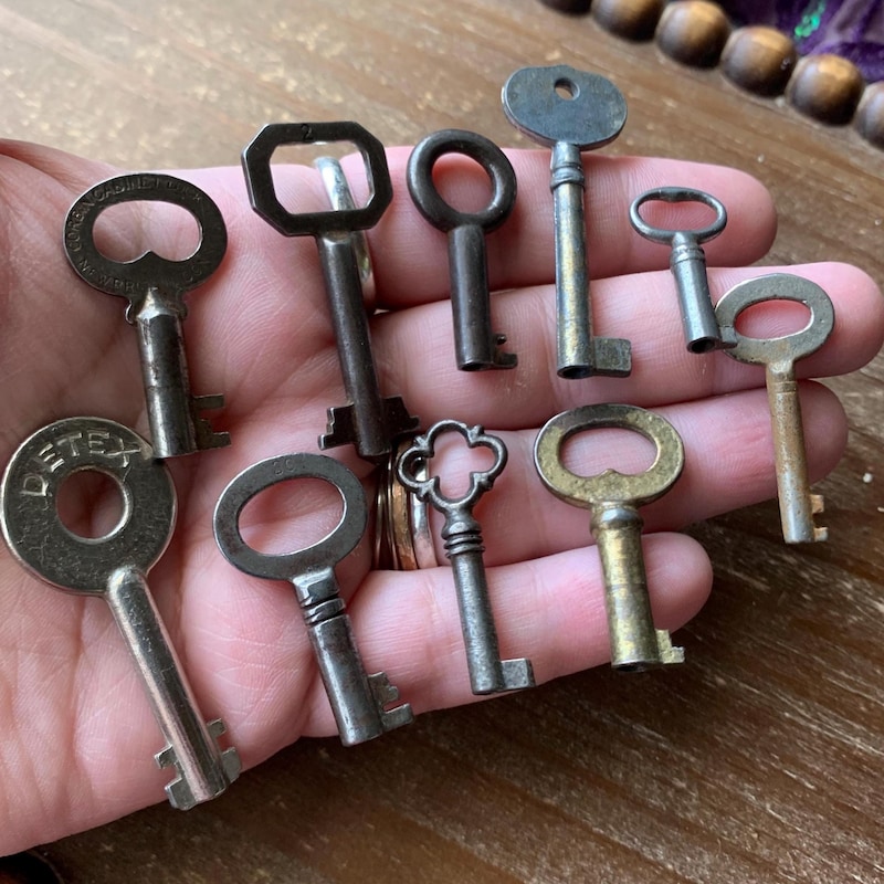 Small Vintage Key - Etsy