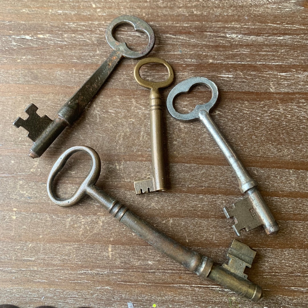4 Real Skeleton Keys From 1800s/early 1900s Lot of 4 Creepy Twisted and ...