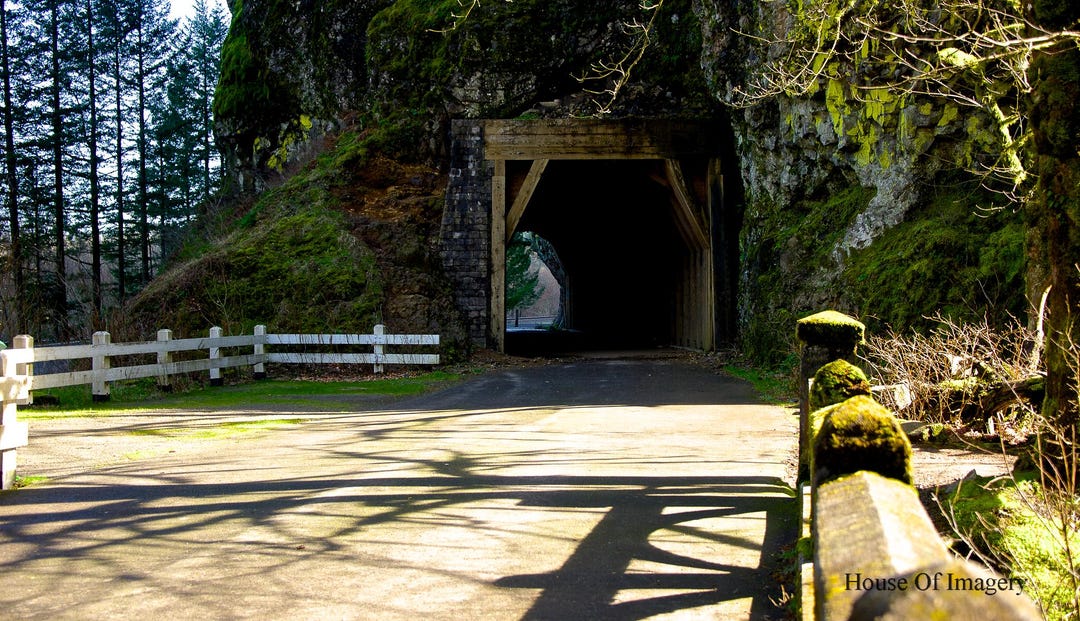 Historic Oneonta Tunnel (west End)-columbia River Gorge: Oregon ...