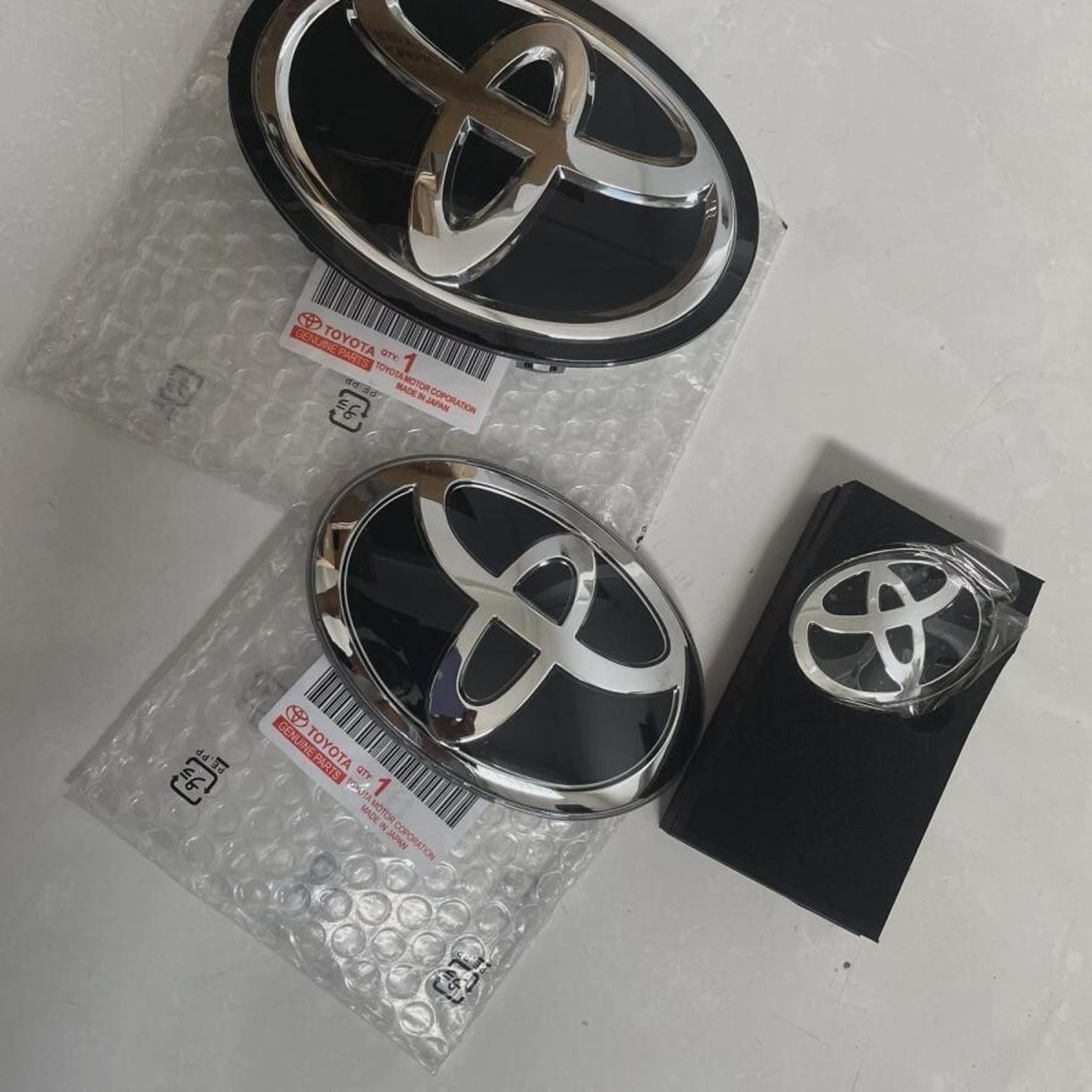 3X Toyota Black Logo Emblem Black Glossy Glass(front, Rear&pin,steering ...