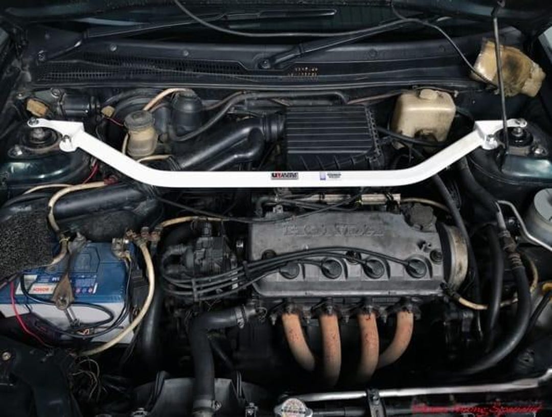 Ultra Racing 2-point Front Strut Tower Bar Brace for H. CITY (3A3 ...
