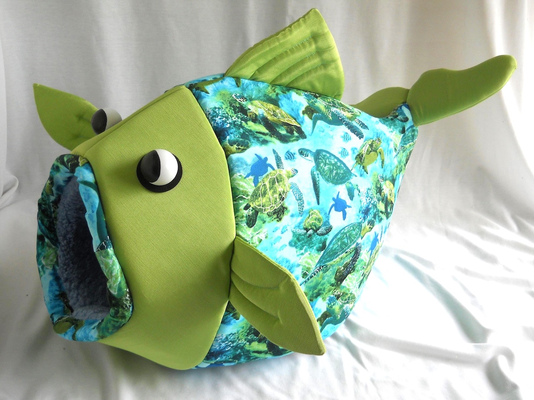 Fish Shaped Cat Bed Pet Bed Turtles Swimming in the Ocean With ...