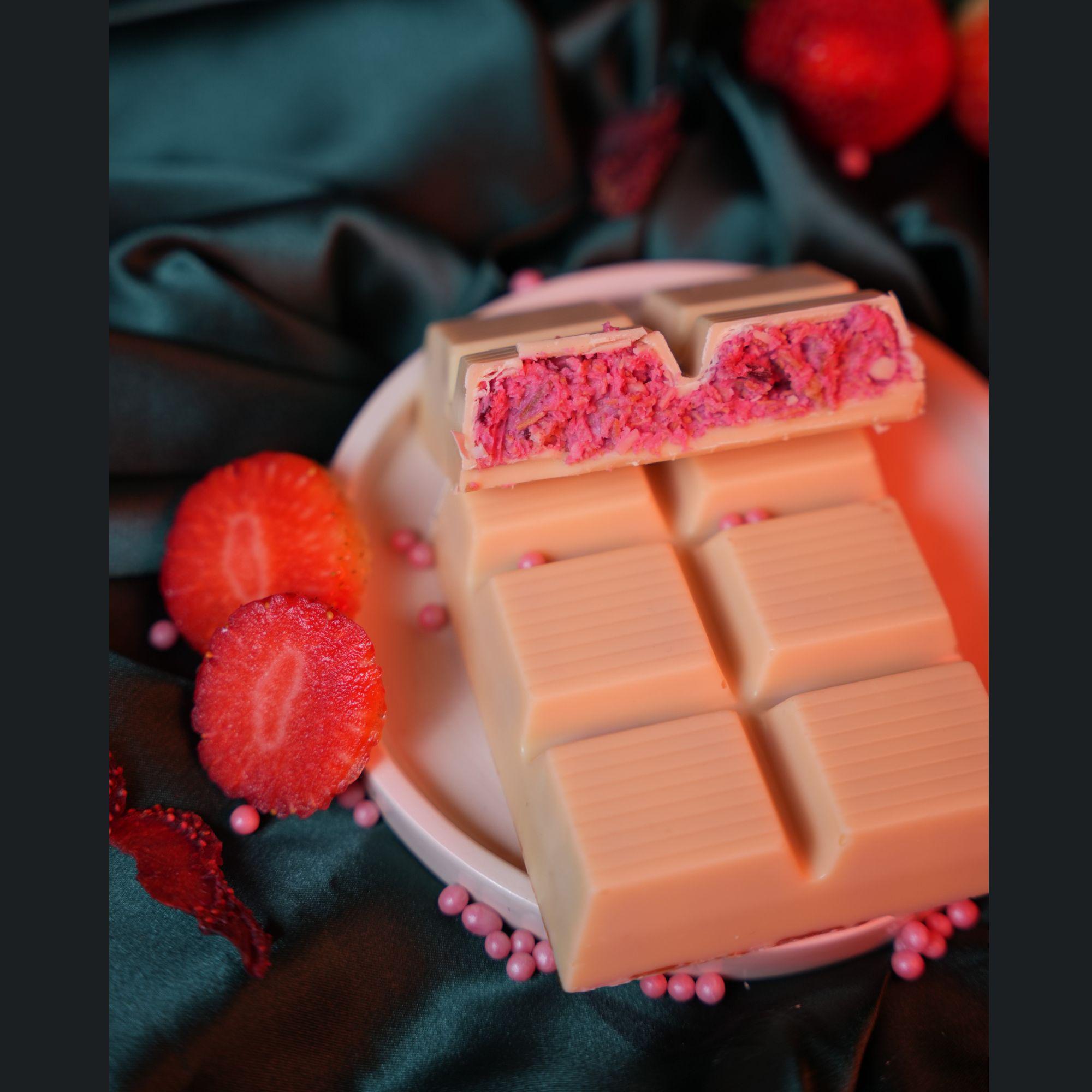 White Chocolate Beirut Bar: Red Fruits & Crispy Kadayif, Handmade ...