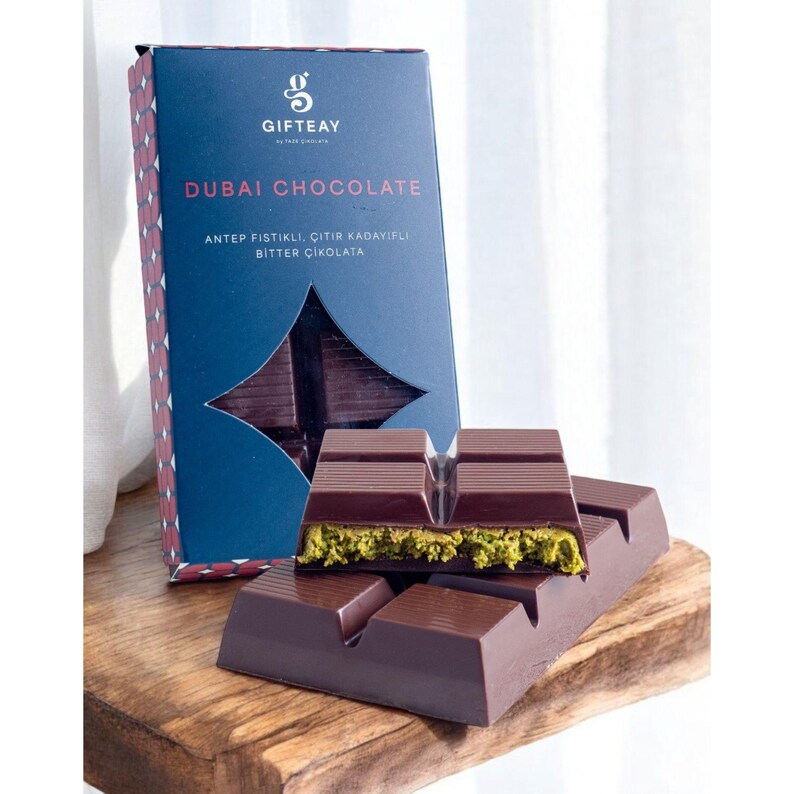 Dubai Pistachio Knafeh Chocolate Bar: Crispy Kataifi, 70% Pistachio ...