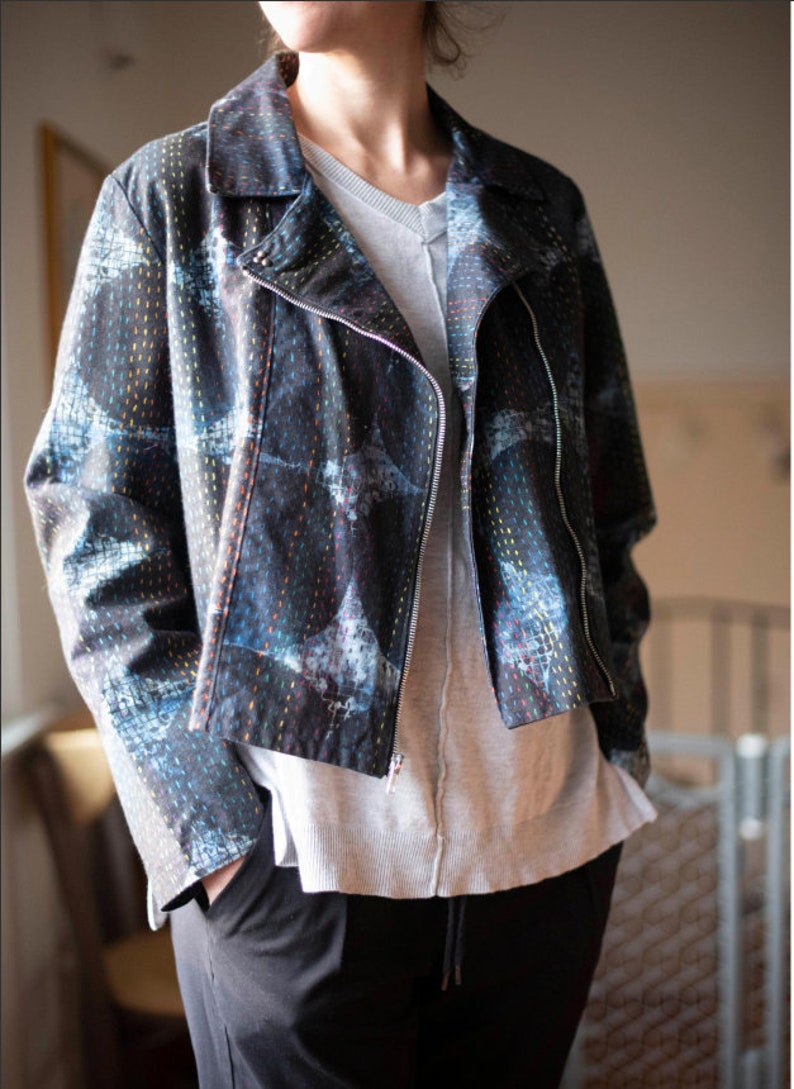 CIRCLE: Blue-blue, Curiosity, Macia Derse Essentials, Hero Print ...
