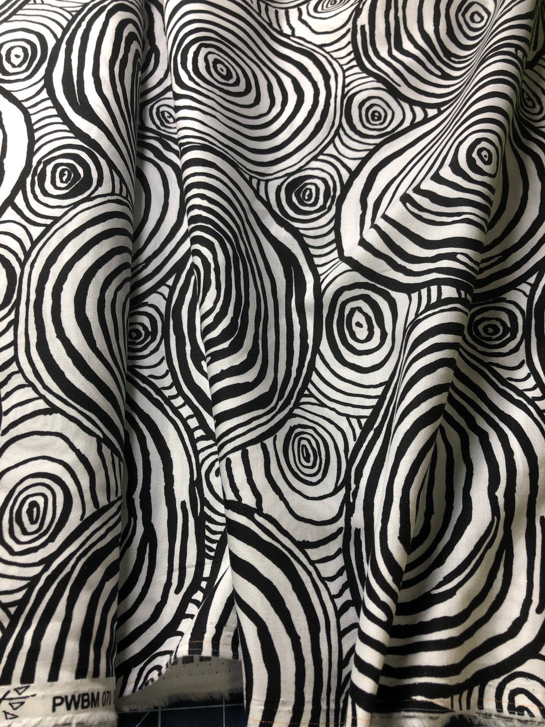 Onion Rings in Black PWBM070, Kaffe Fassett Fabric, Brandon Mably, Free ...