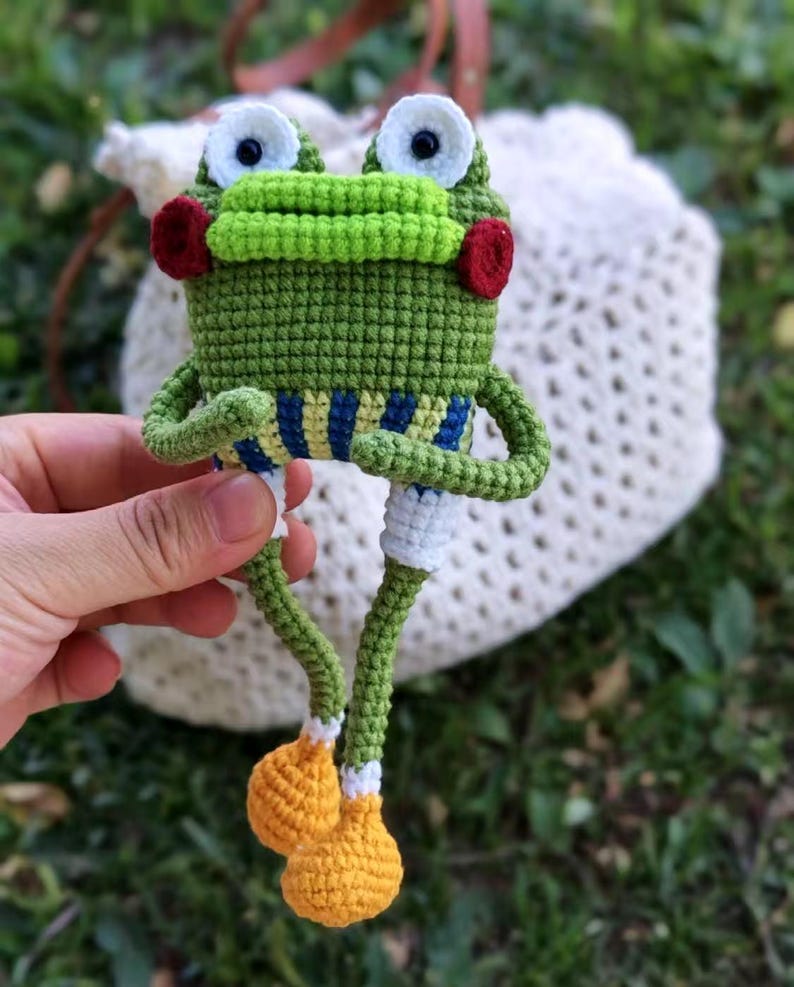 Crochet Ugly Frog Pattern | Crochet Bogg Frog Bag Charm | Cute Froggy ...