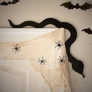 Slithering Snake Door Frame Topper Halloween Door Corner Decoration ...