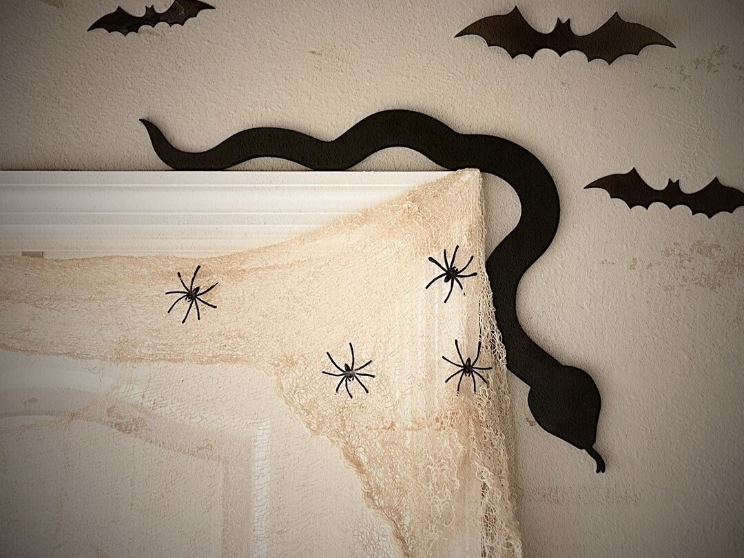 Slithering Snake Door Frame Topper Halloween Door Corner Decoration ...