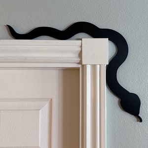 Slithering Snake Door Frame Topper Halloween Door Corner Decoration ...