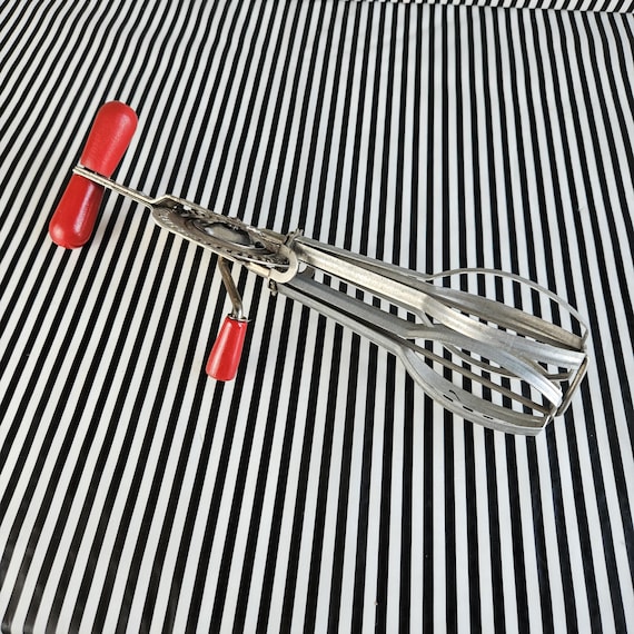 Vintage Hand Whisk Red Silver Egg Beater Manual Mixer Non Electric Kitchen Tool Quality Balloon Whisk Hand Held Rotary Blender Etsy UK