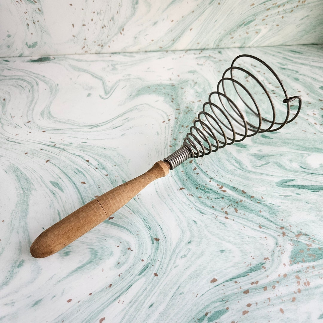 Vintage Spiral Wire Whisk Wood Handled Egg Beater Kitchen Tool Flexible ...