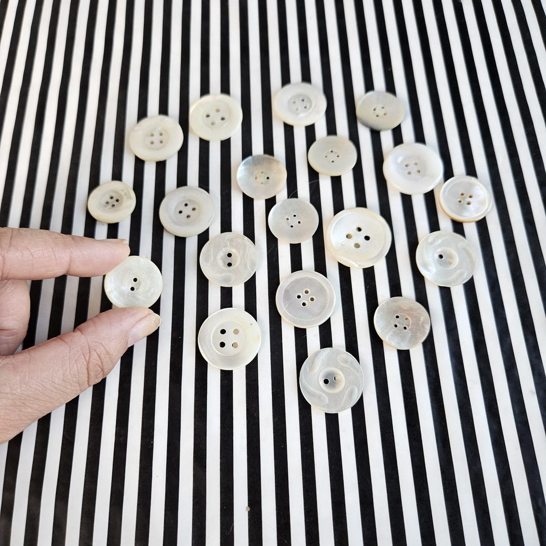 19 Vintage Pearl Buttons | Mother of Pearl Buttons | DIY Sewing Craft ...