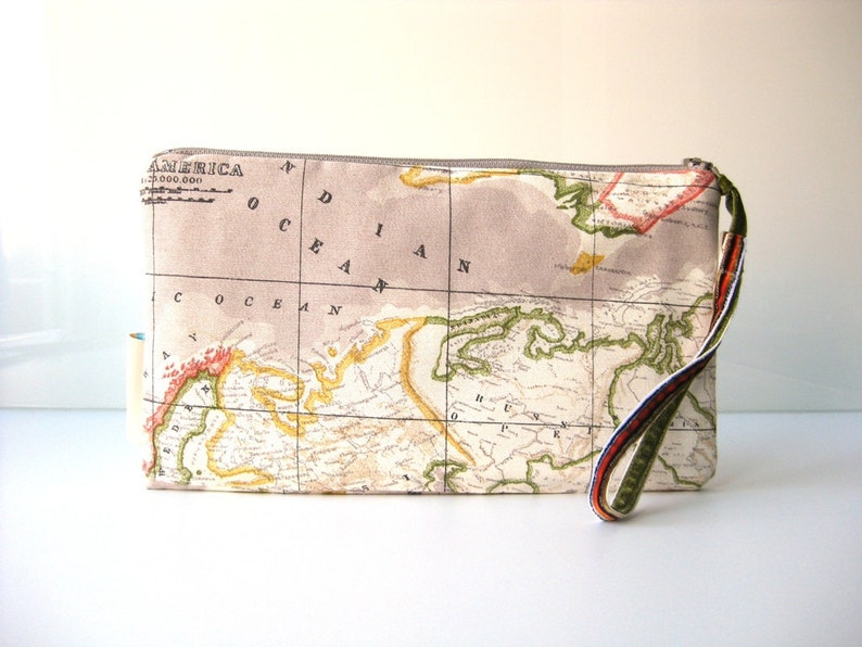 Travel Wallet It's a Small World Map - Etsy