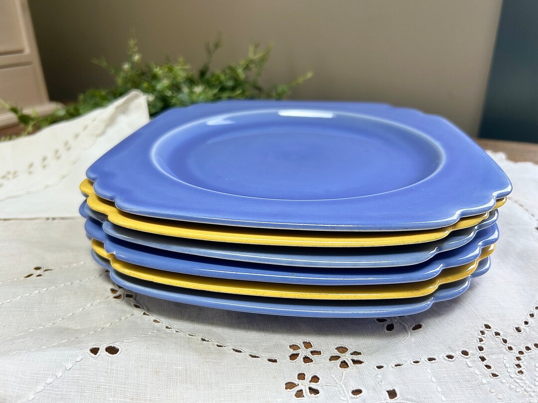 Retro Set of 4 Vibrant Square Luncheon Plates in Bright Blue and Yellow ...