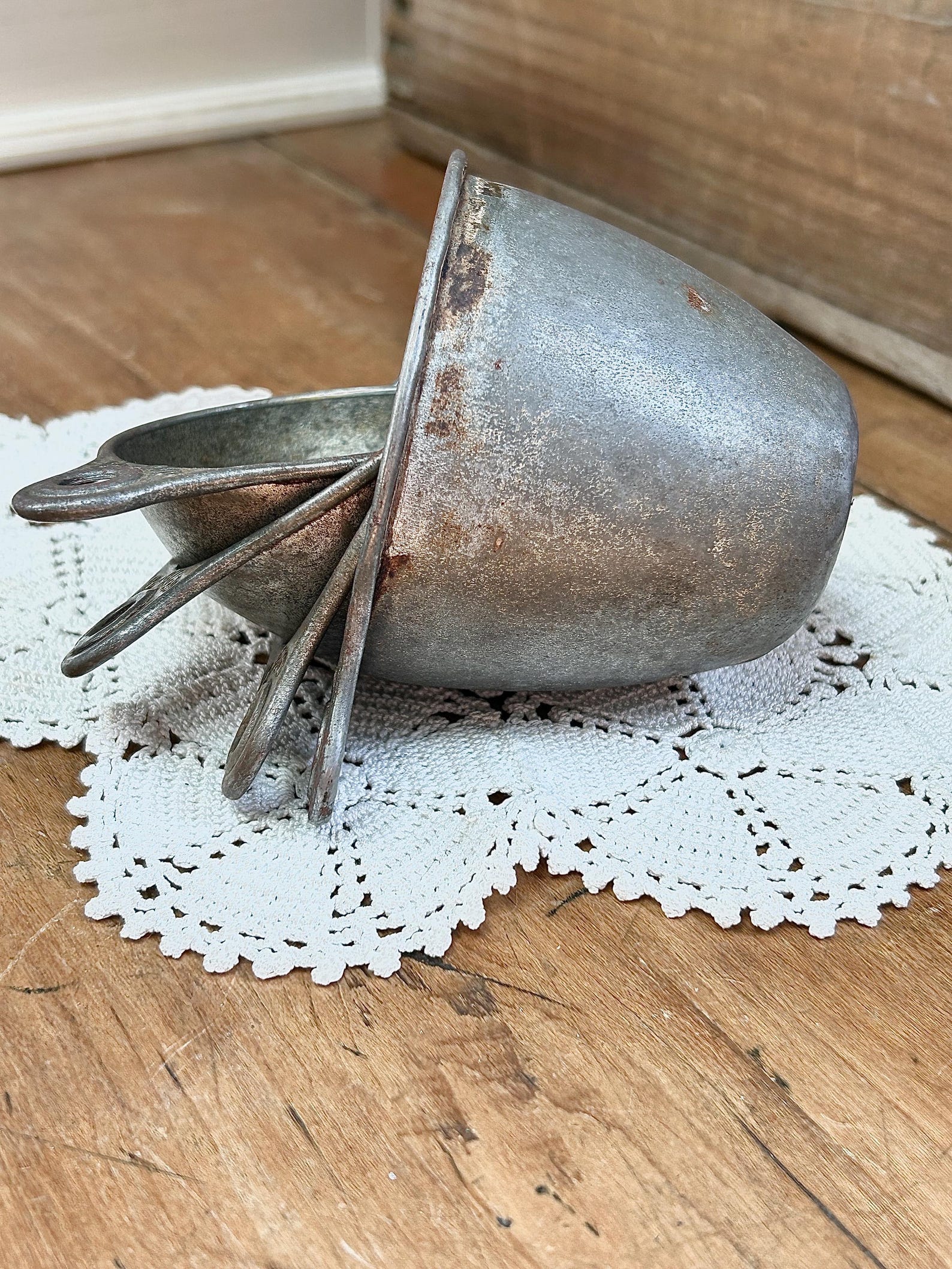 Rusty Tin Kitchen Measuring Cups Shabby Chic Kitchen Decor - Etsy