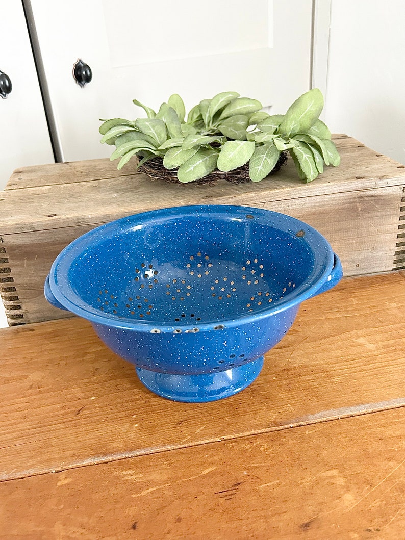 Retro Charm | Vintage Blue Granitewareu Strainer Colander | Farmhouse ...