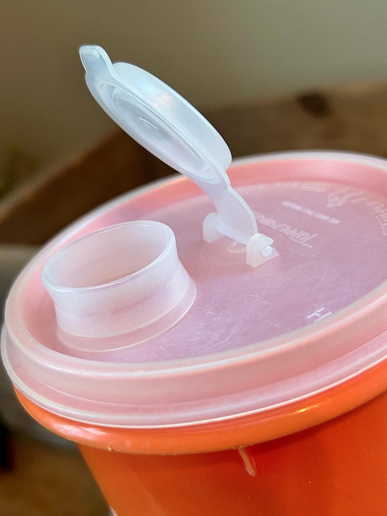 Vintage Tupperware 32-oz Orange Juice Pitcher - Etsy