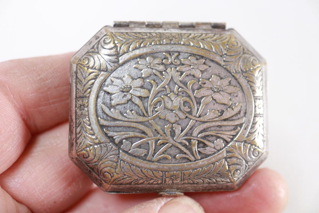 1920s Karess Woodworth Compact - Vintage Silver-plated Compact - Very ...
