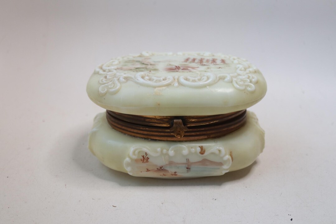 Wave Crest Dresser Box Oval Shape Trinket Jar Opaque Art Glass Jewelry ...