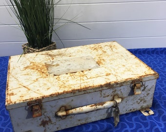 Rusty box | Etsy
