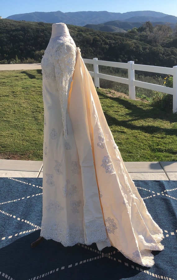 Vintage 1960’s Ivory Taffeta Long Lace Sleeve Empire … - Gem